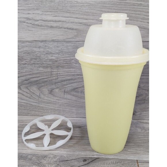 Tupperware | Kitchen | Vintage Tupperware 6 Ounce Yellow Shake ...